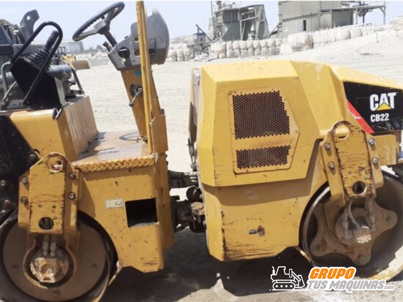 Arriendo de Caterpillar CB22 - Minirodillo