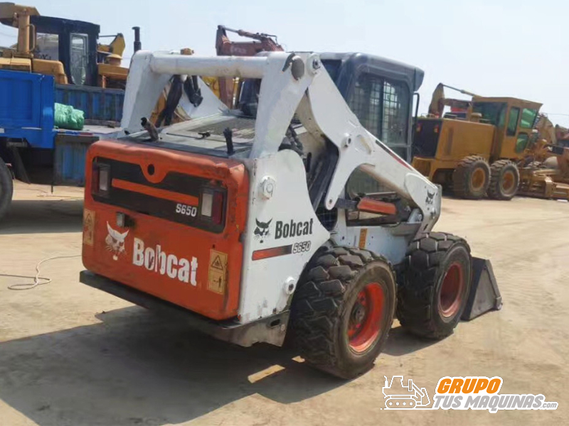 Arriendo de Bobcat S650 1TON(Con Operador) - Minicargador