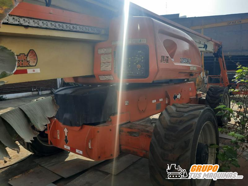 Arriendo de Jlg 1250AJP 40m - Manlift