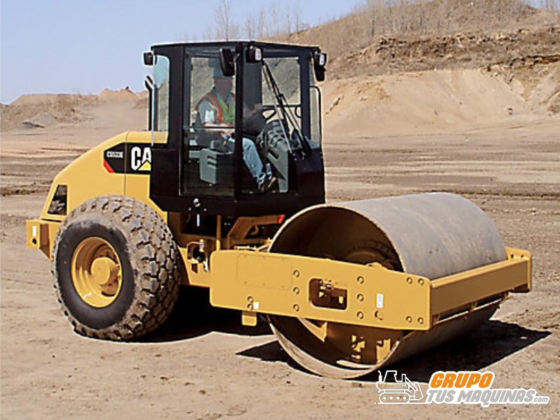 Arriendo de Caterpillar CS533EXT (con operador) - Rodillo Liso